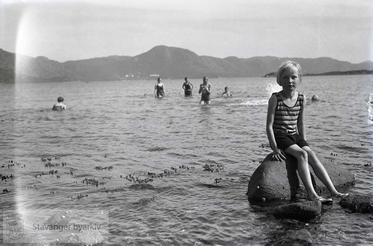 Bading i Gandsfjorden på Hinna. -Stavanger byarkiv / DigitaltMuseum
