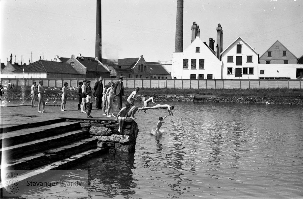 Bading i Badedammen -Stavanger byarkiv / DigitaltMuseum