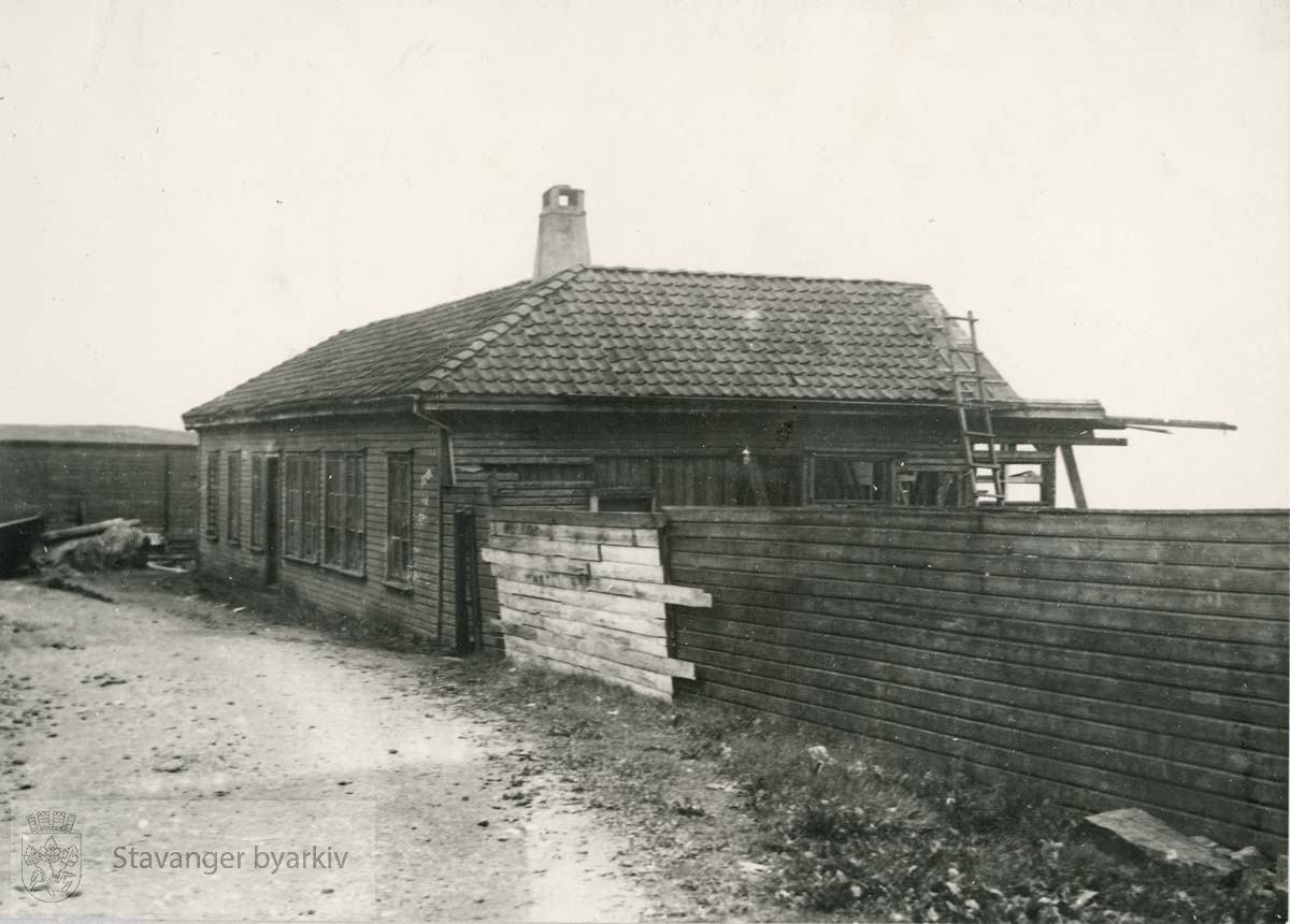 Det gamle bad Strømstenen, hovedinngang -Stavanger byarkiv / DigitaltMuseum