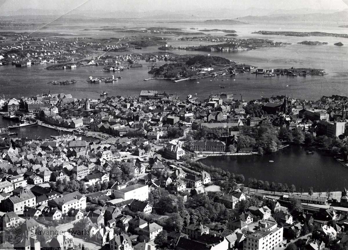 Flyfoto av Stavanger sentrum -Stavanger byarkiv / DigitaltMuseum