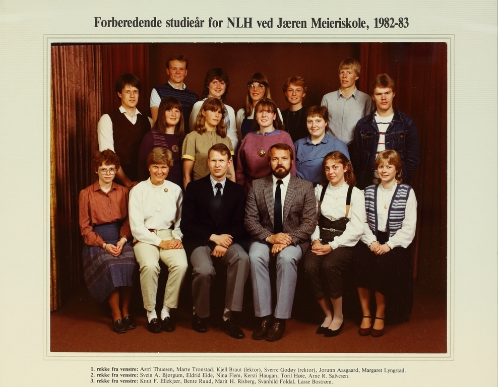 Gruppebilete av elevar og lærarar frå forberedande studieår for Norges ...