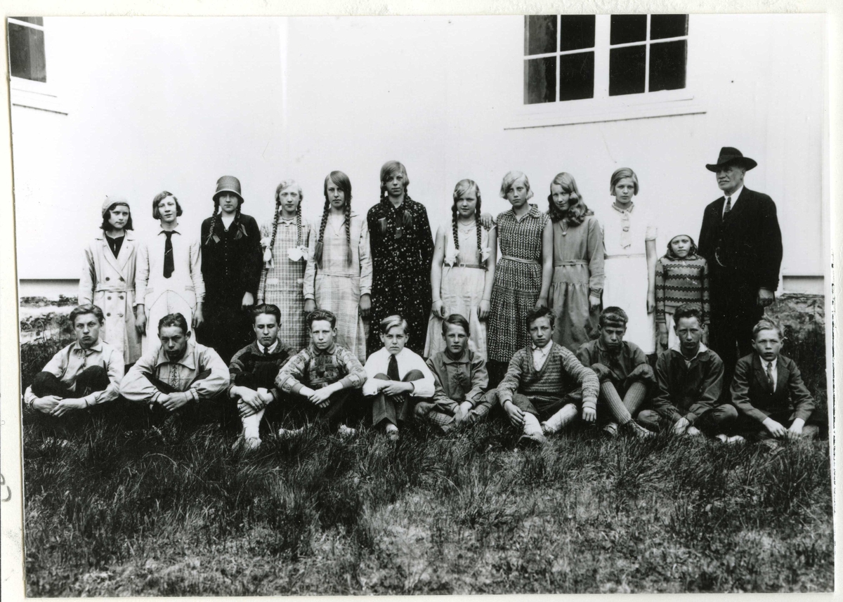 Konfirmanter ved Nordsinni kirke 1931 -Lands Museum / DigitaltMuseum Konfirmanter ved Nordsinni kirke 1931 -Lands Museum / DigitaltMuseum