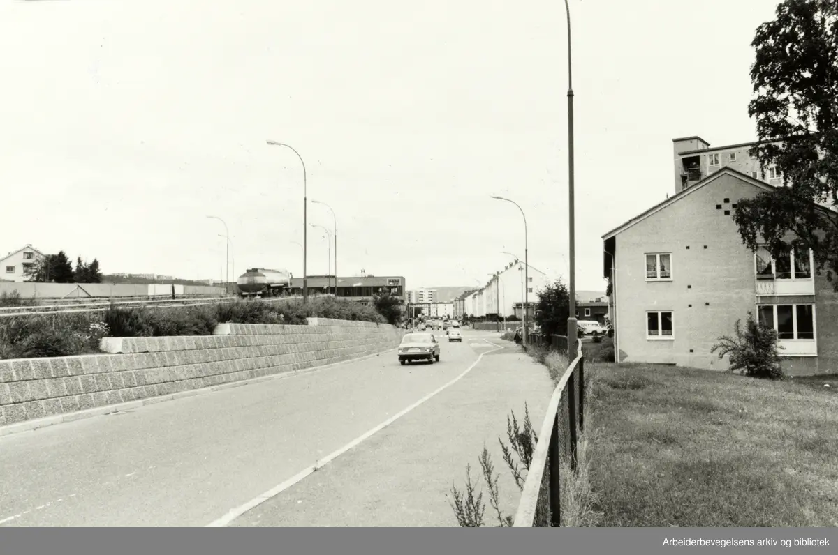 Kalbakken. "Bakkegløtt" trygdebolig. Støyskjerming nødvendig mot ...