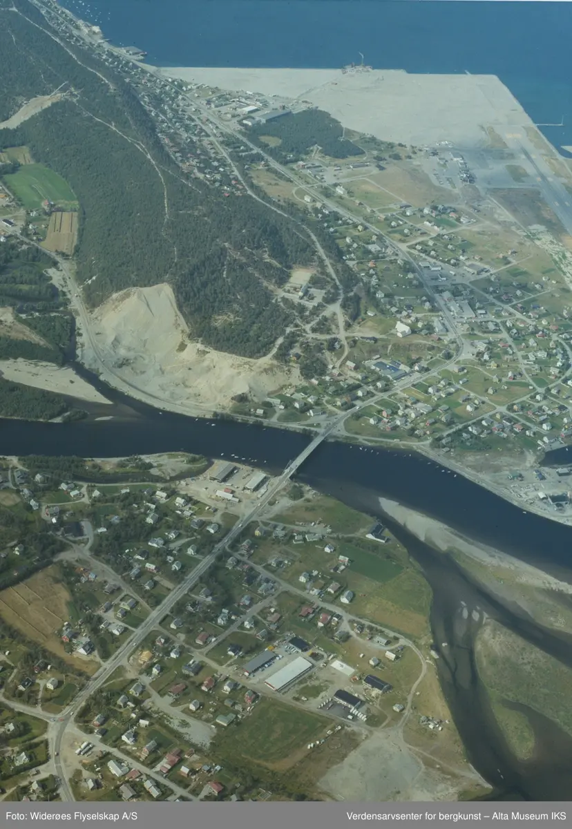 Flyfoto av Bukta etter mudring og gjenfylling var avsluttet. 1985 ...