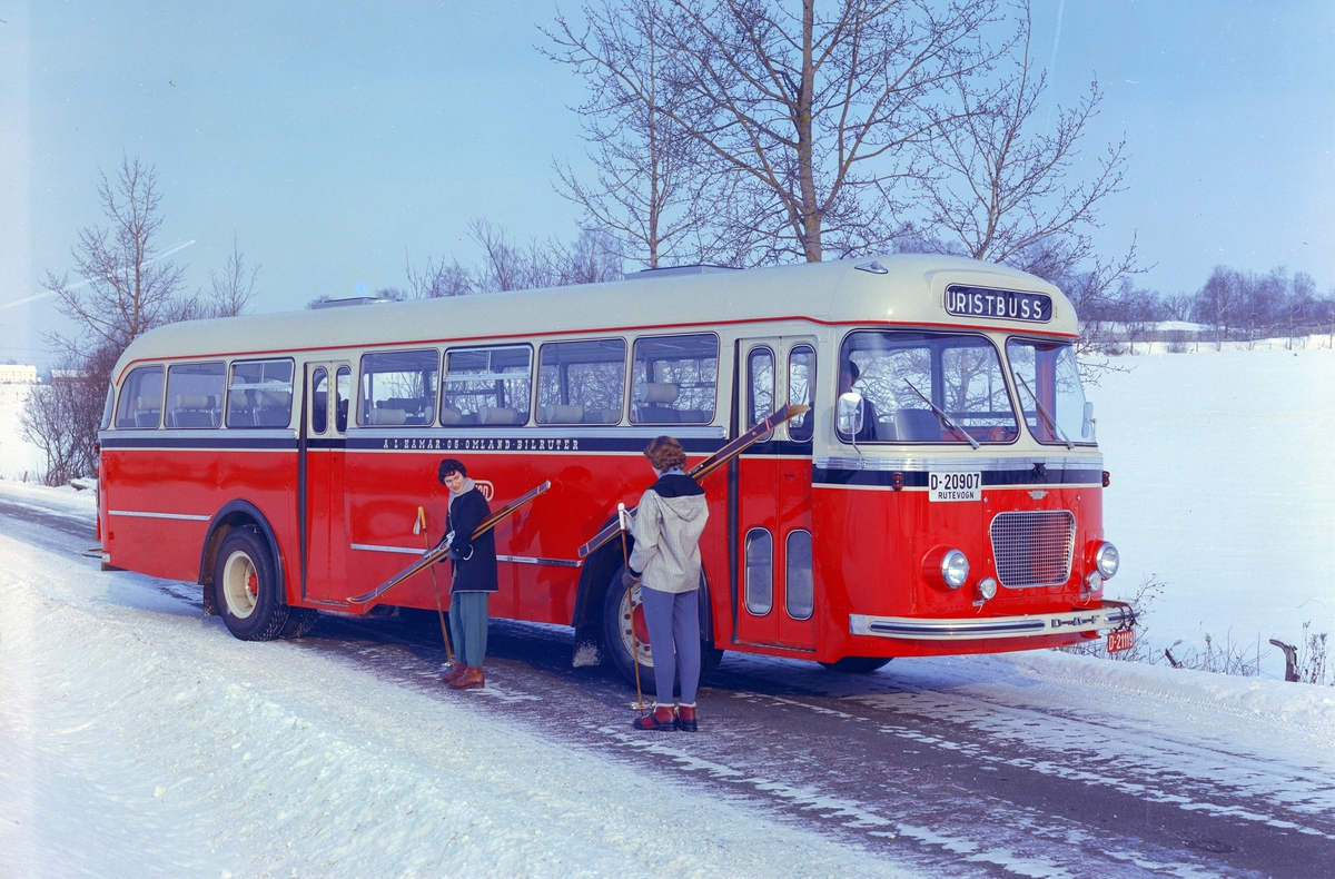 Hamar, A/L Hamar og Omland Bilruter, HOB, turistbuss, skiturister, DAF buss med ...