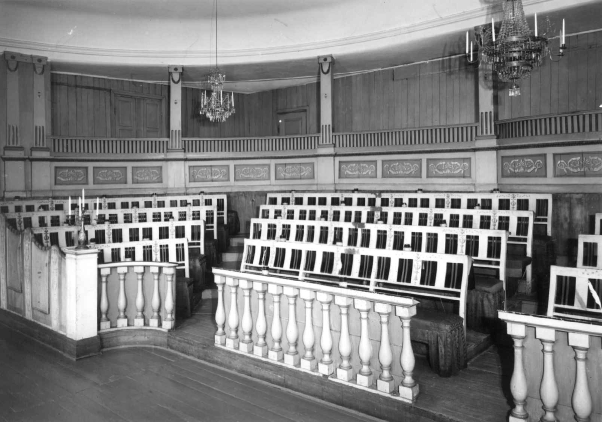Interiør fra den gamle stortingssalen slik som utstilt i Bysamlingen på ...