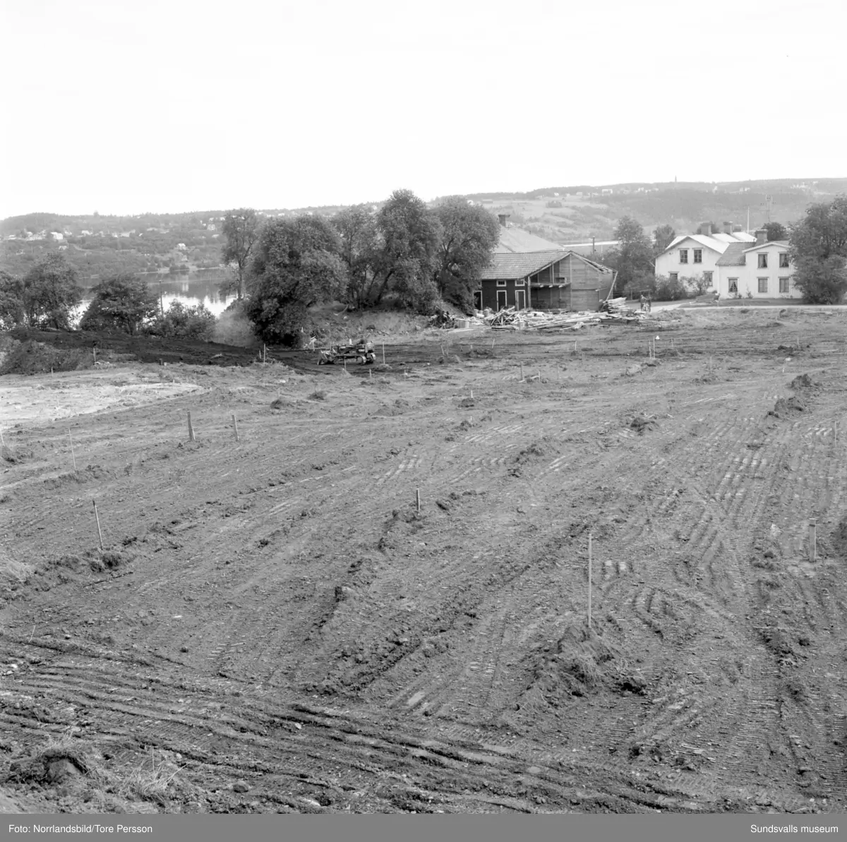 Markplanering för nybygge invid gamla Bruksgården i Sund. De gamla ...