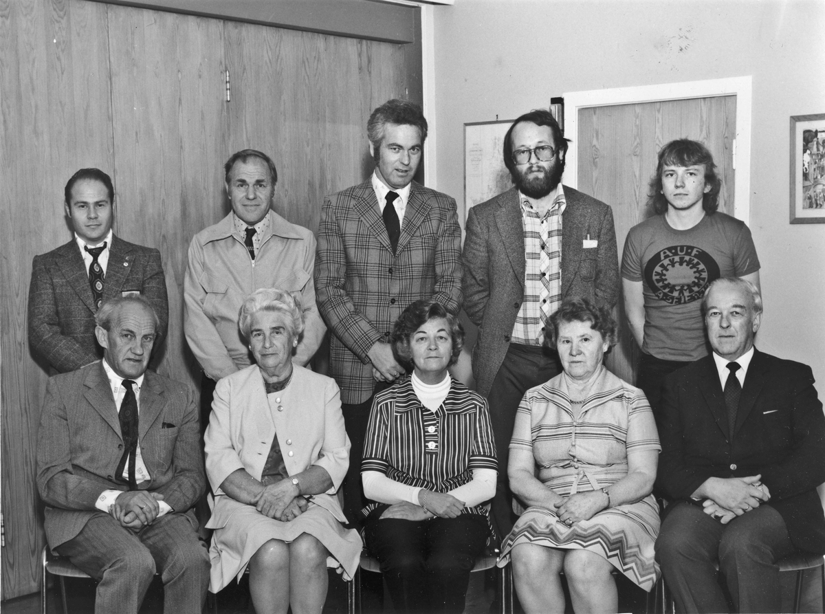 Partistyret 1976. Sittende fra v.: Reidar Habberstad – nestformann ...
