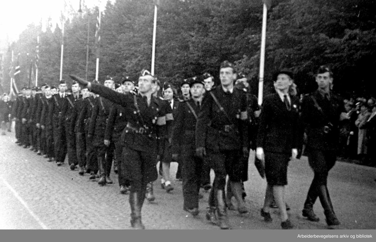 Nasjonal Samling - Oppmarsj på Karl Johan, ledet av fungerende ...