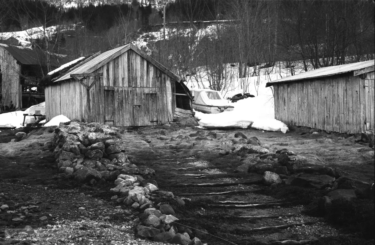 Naust i Vik, Innfjorden, Rauma Kommune. Bildet viser naust med stø og ...