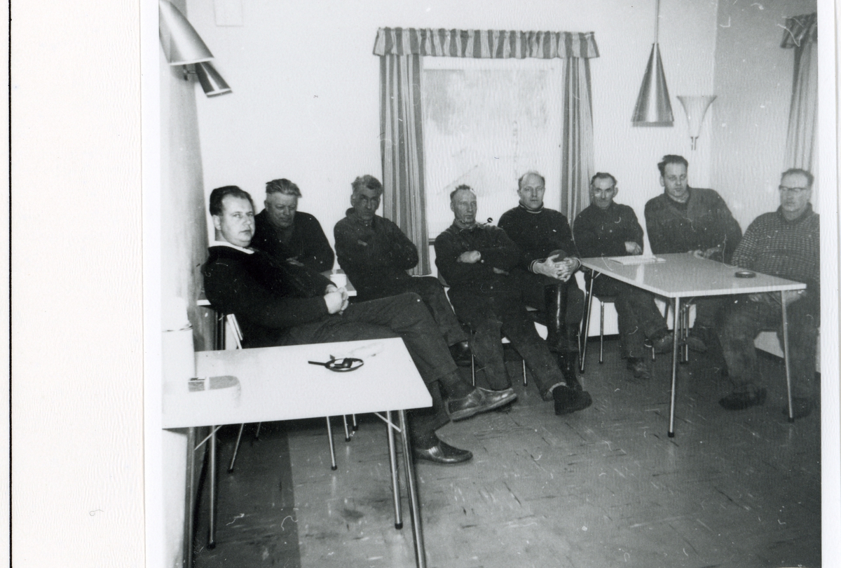 Siste arbeidsdagen til Halvor Åmellem 01.02.1964. frå v. Oskar ...