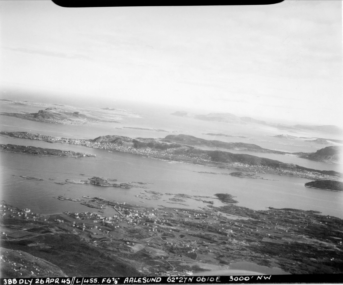 Bristol Beaufighter fly fra 455 Squadron RAAF ANZAC Strike Wing" over ...