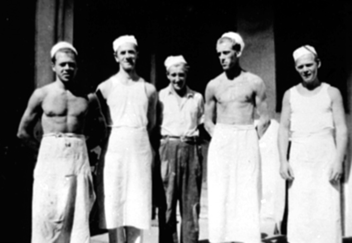 Hamar, gruppe 5 bakere hos Baker Lie i Grønnegata 47, Fra venstre ...