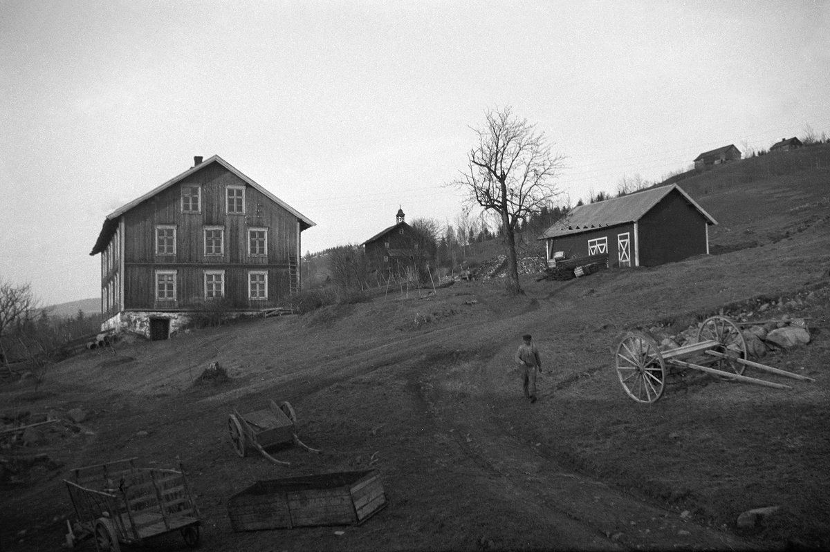SPIKDALEN FURNES i Ringsaker, GNR. 209-1. Landbruksredskap ...