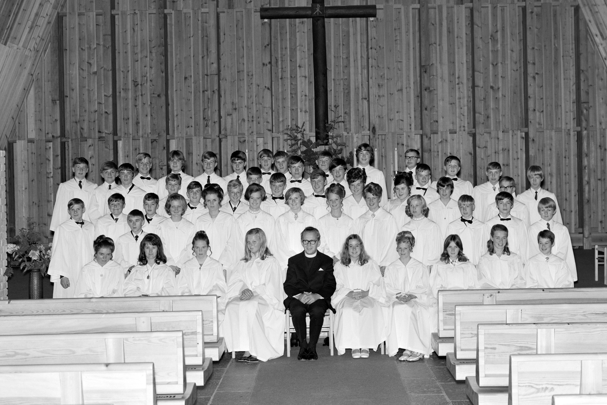 Brumunddal kirke. Konfirmanter. 1970. Gruppe Fagerlund krets ...