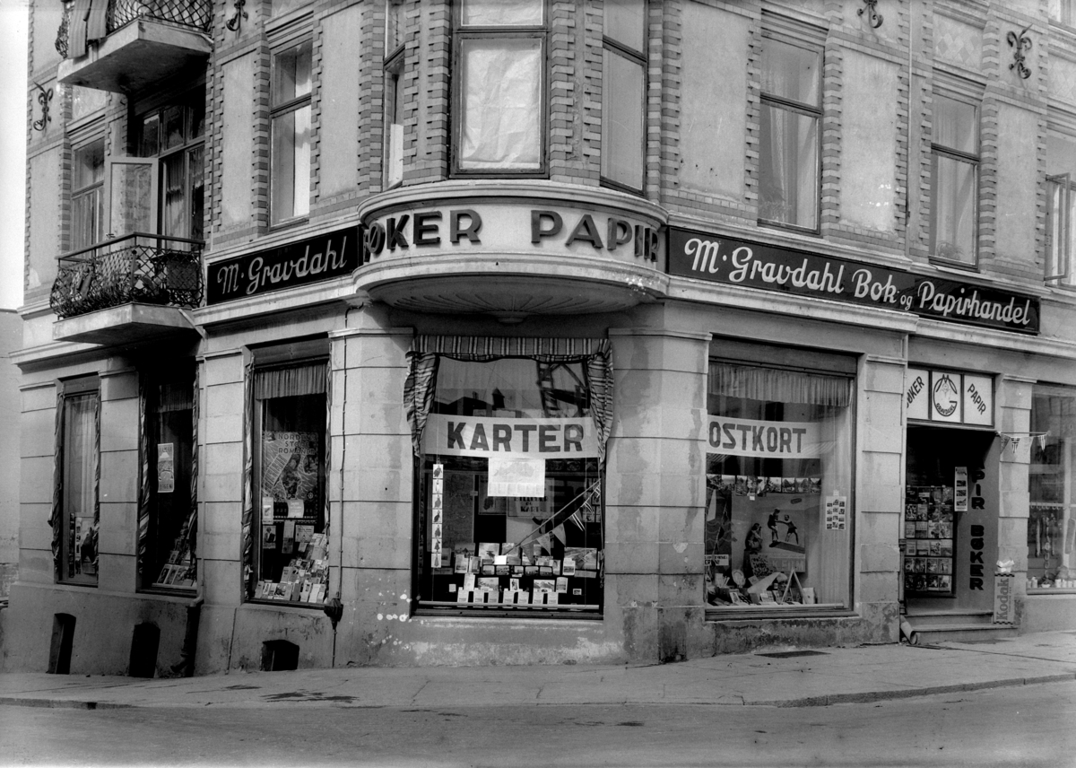 Hamar, Torggata 32, M. Gravdahl bok og papirhandel i Granerudgården ved Østre torg, eksteriør ...