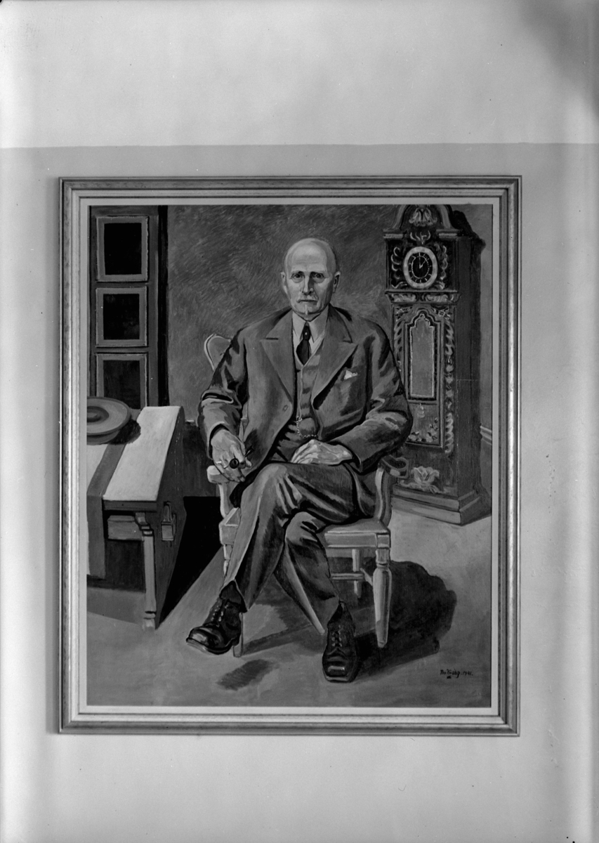 Hamar, Vangsvegen 185, Hedmark Meieri, portrett maleri av ...