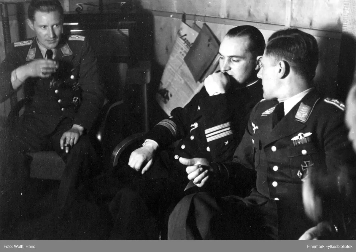 Fest ved Flygeleder Nord (Øst)). Trolig i anledning flygeleder ...