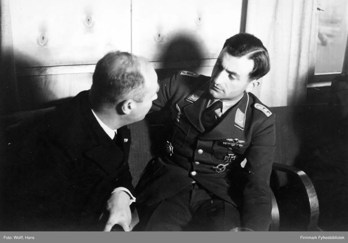 Fest ved Flygeleder Nord (Øst) i Strømsbukt i 1943. Trolig i anledning ...