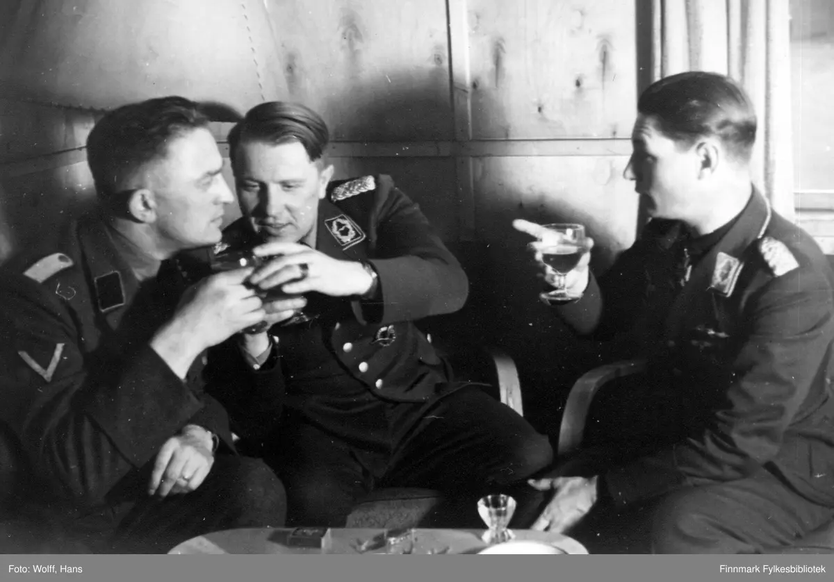 Avskjedsfest for Flygeleder Nord (Øst) generalmajor Alexander Holle i ...