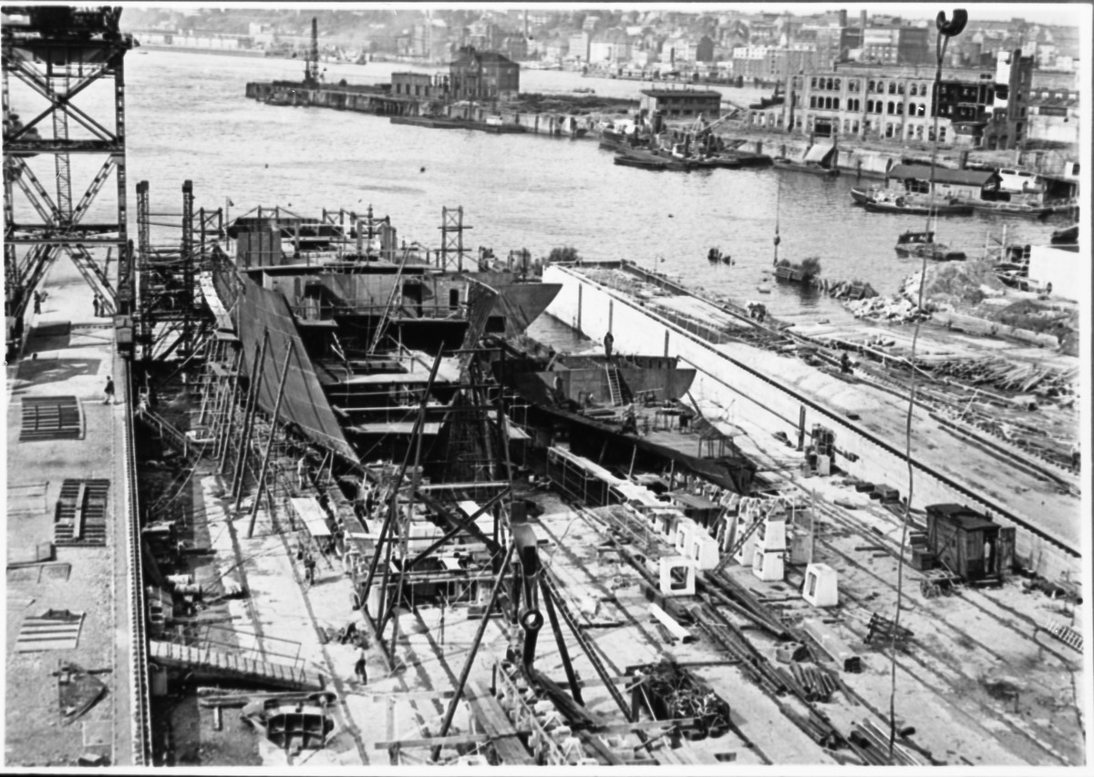 Hurtigruteskipet MS Finnmarken (1956) under bygging på Blohm & Voss ...