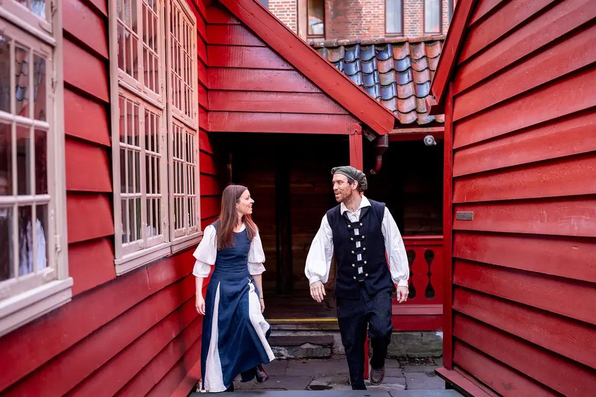 English guided tours at Bryggen - Det Hanseatiske Museum og Schøtstuene