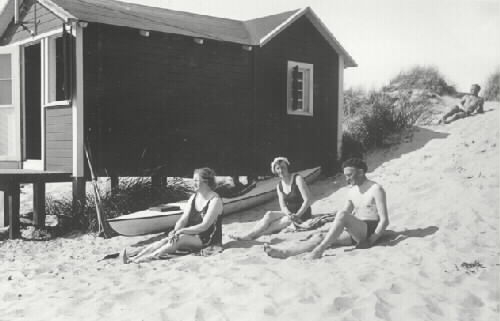 fr.v Frida, Valborg o Gustaf Nilsson. -Rian museum / DigitaltMuseum