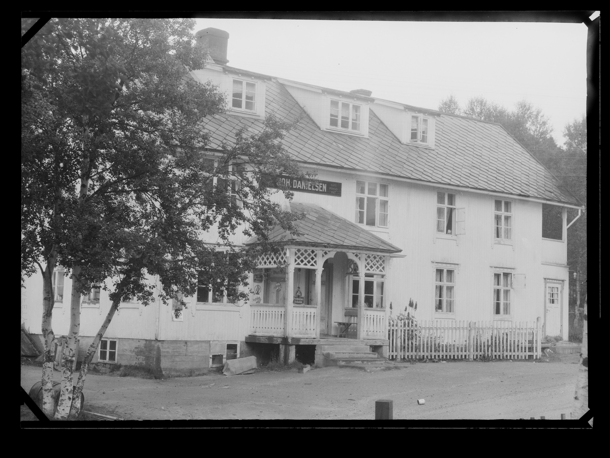 Bilde av hus, Joh. Danielsen -Rørosmuseet / DigitaltMuseum